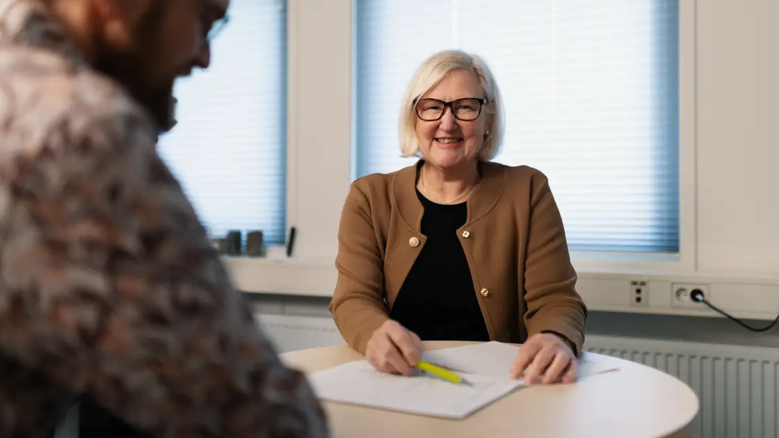 Rutinerade Ros-Marie landade heta jobbet | Holtab